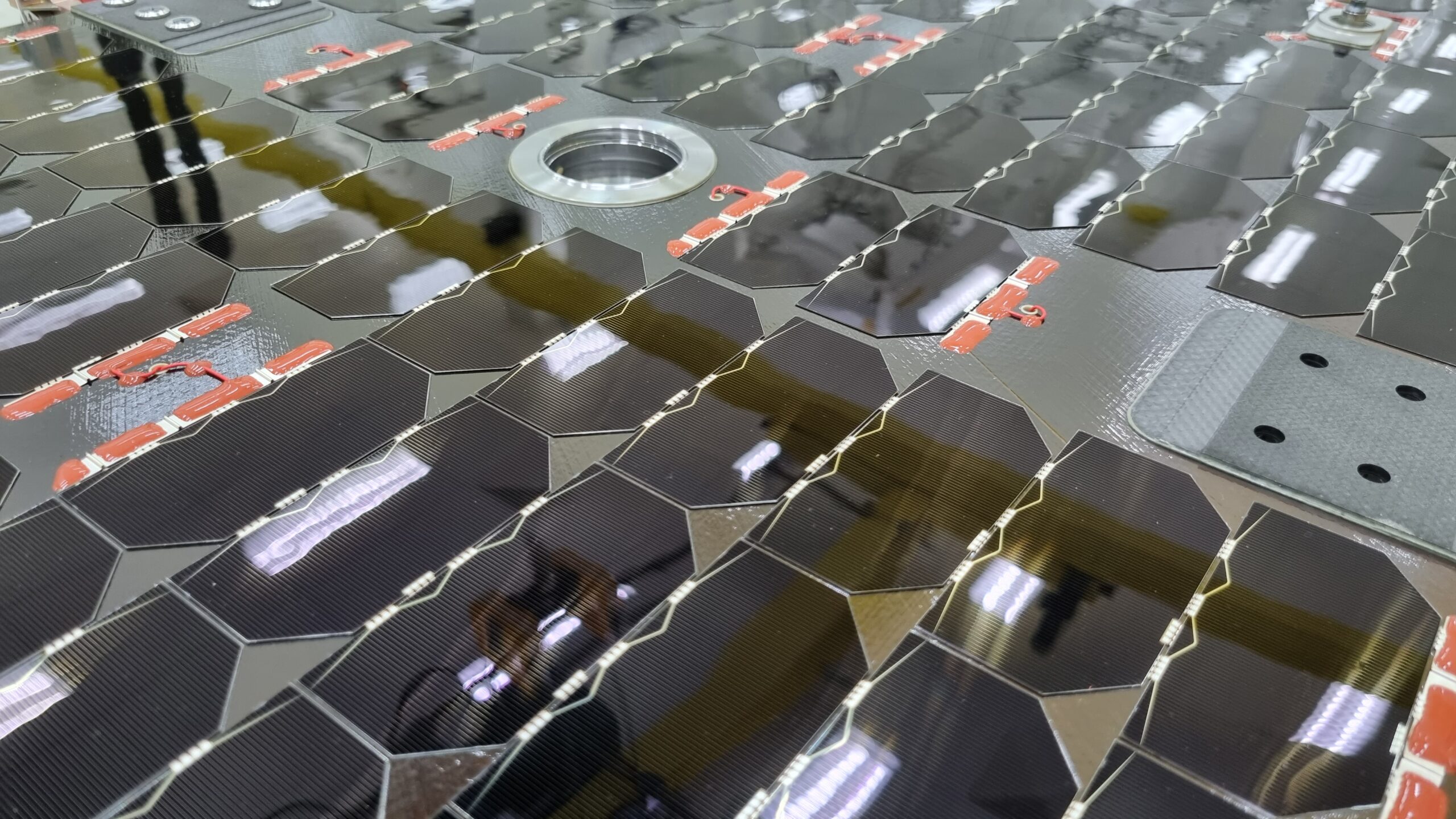 Airbus NL : des générateurs solaires pour Lightspeed - Aerospatium